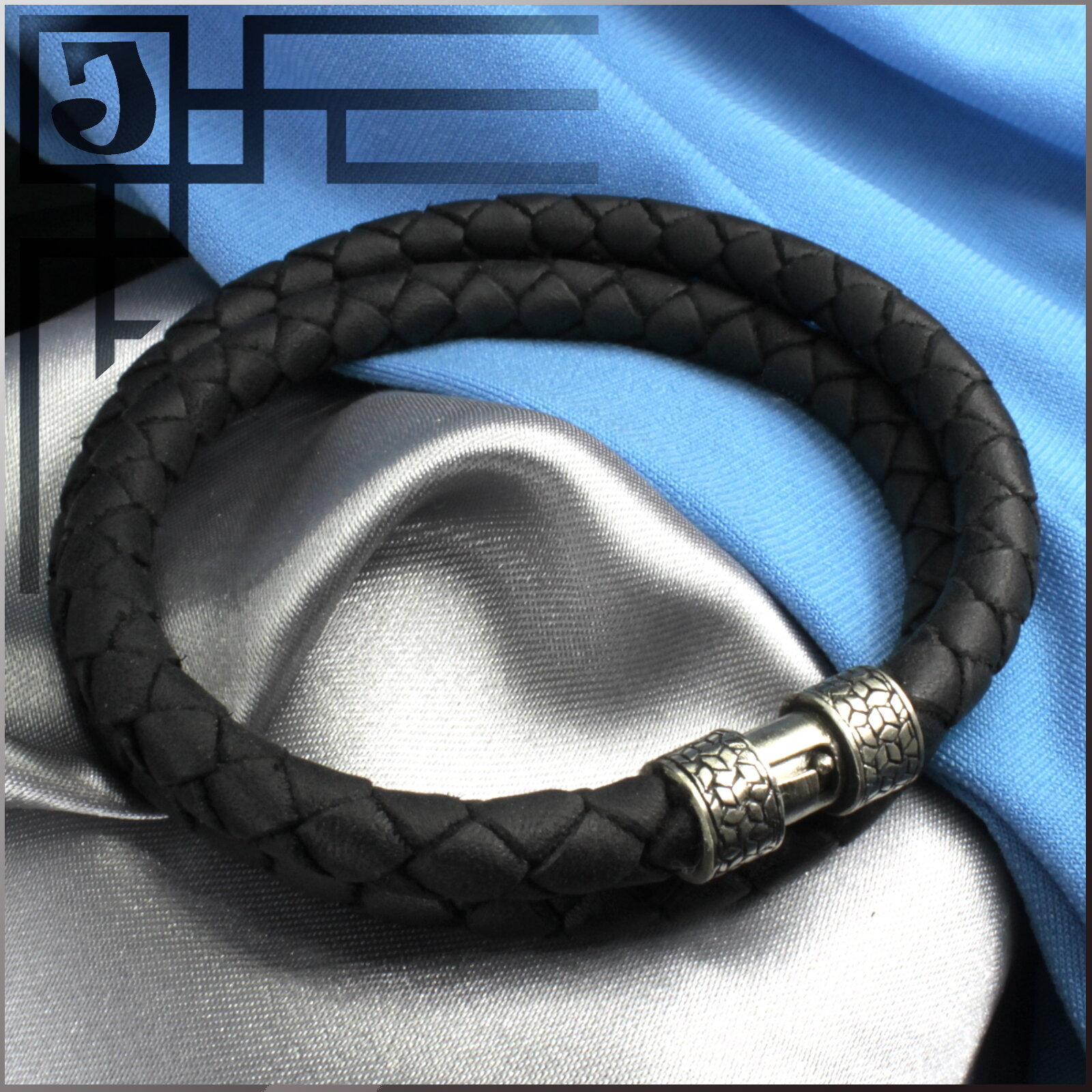 Плетеный браслет