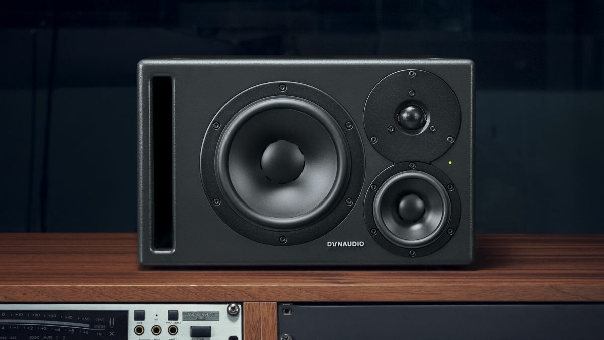 Студийный монитор Dynaudio Core 47 Left — фото 1