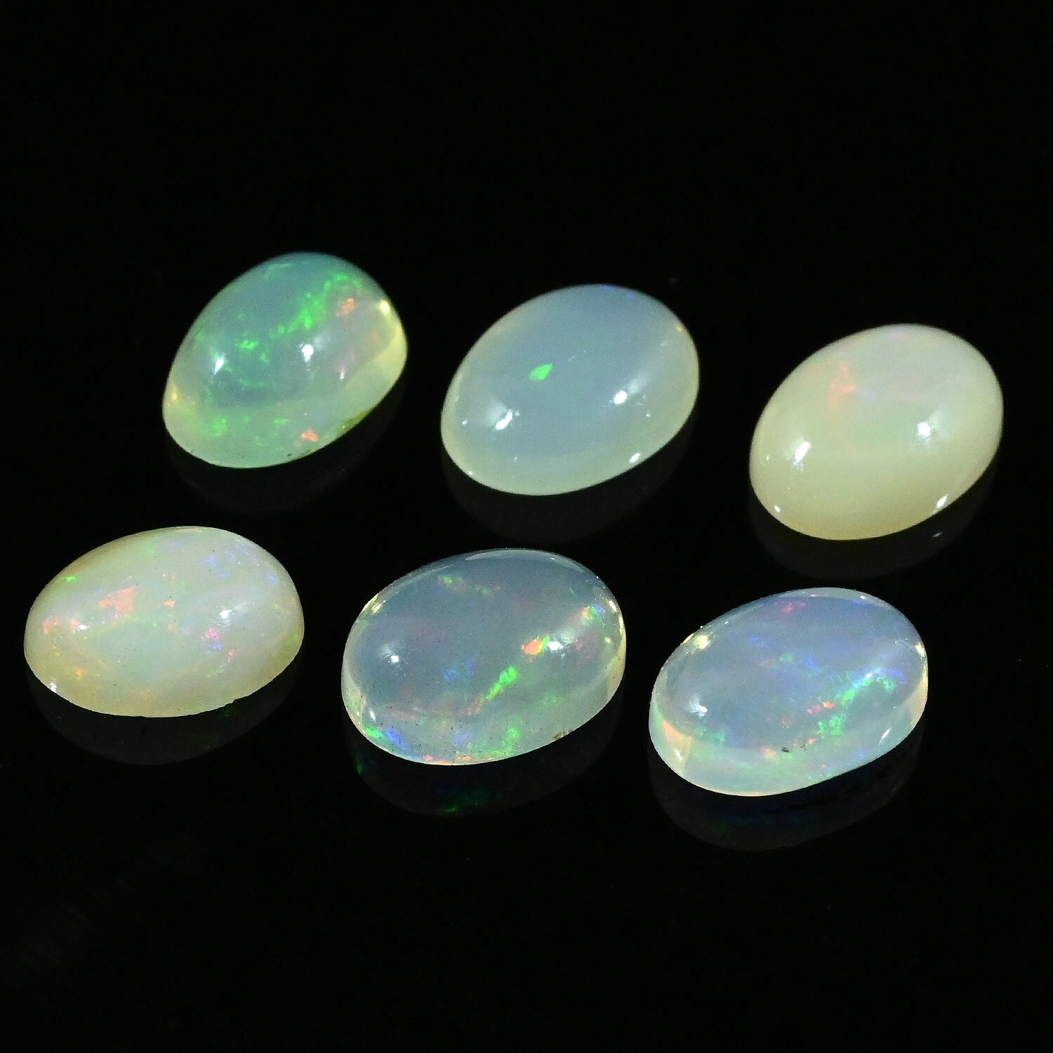 Кабошон из опала овал 6*8мм, 0,85ct