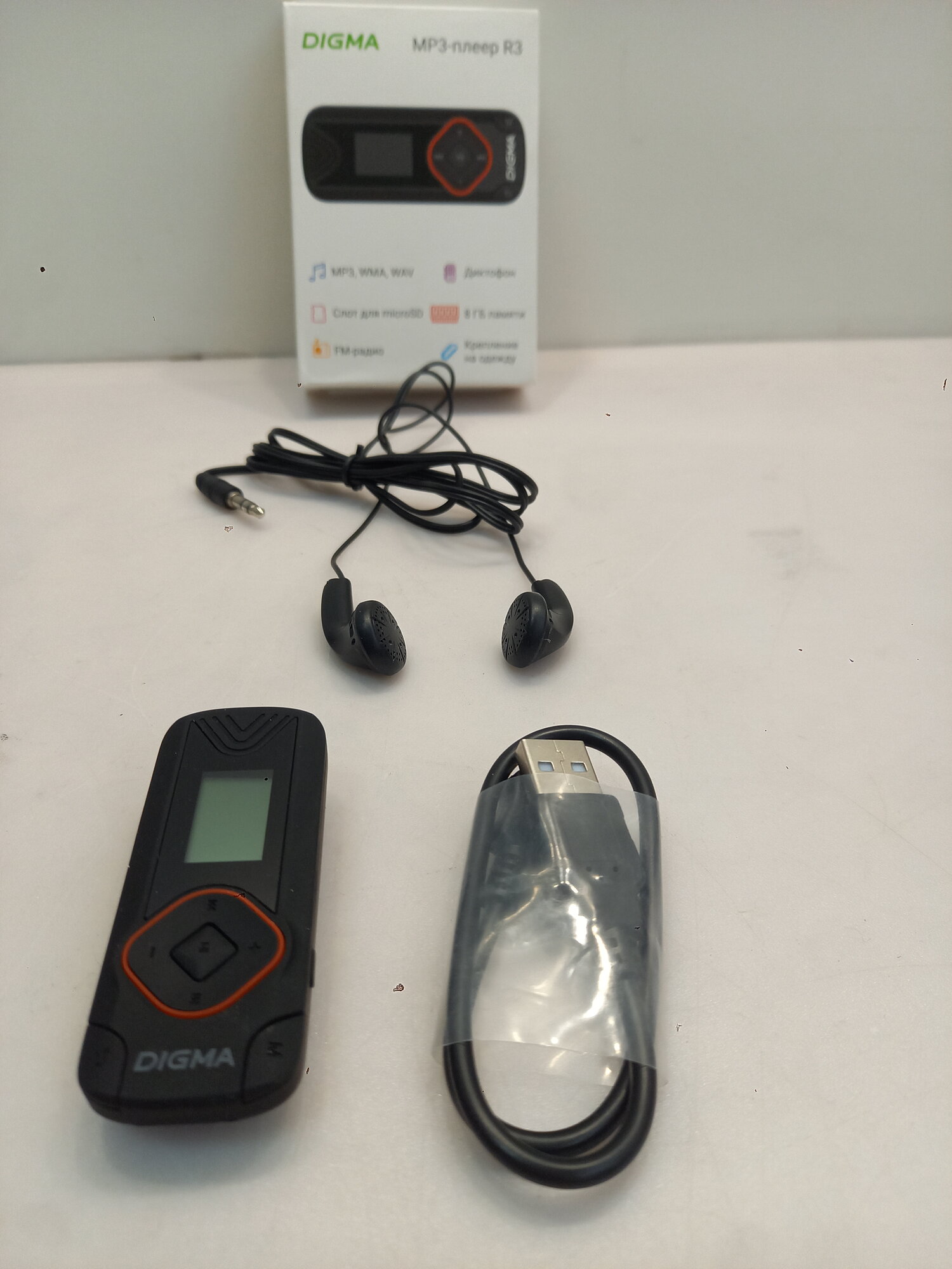 Плеер MP3 Digma R3 8ГБ черный 0.8" (MP3, WAV, microSDHC )