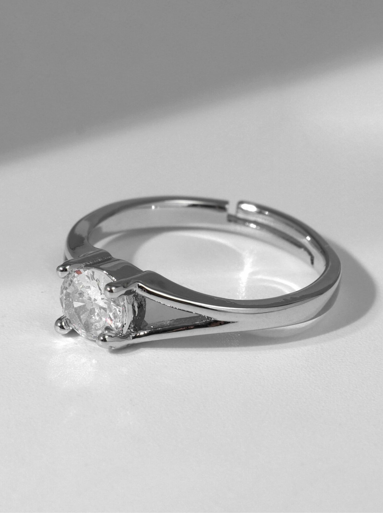 Кольцо помолвочное, искусственный камень