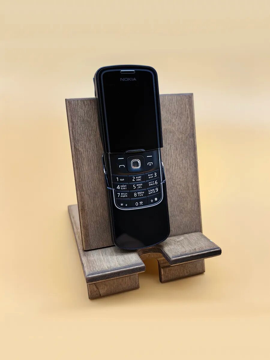 Кнопочный мобильный телефон слайдер Nokia 8600 Luna