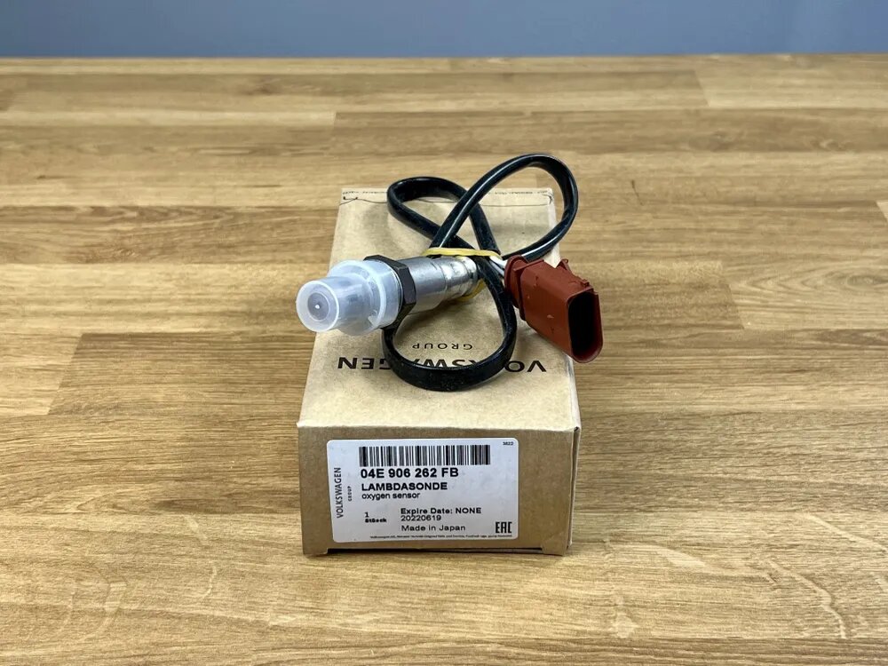 Кислородный датчик лямбда зонд VAG 04E906262FB Audi skoda VW