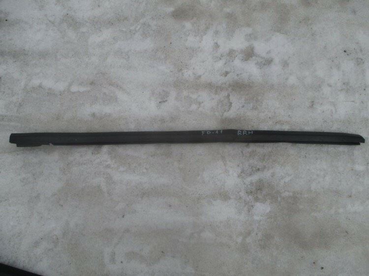 Уплотнитель стекла двери задней правой наружный 1748426 4M51A25604 Форд Фокус 2 - F0-11