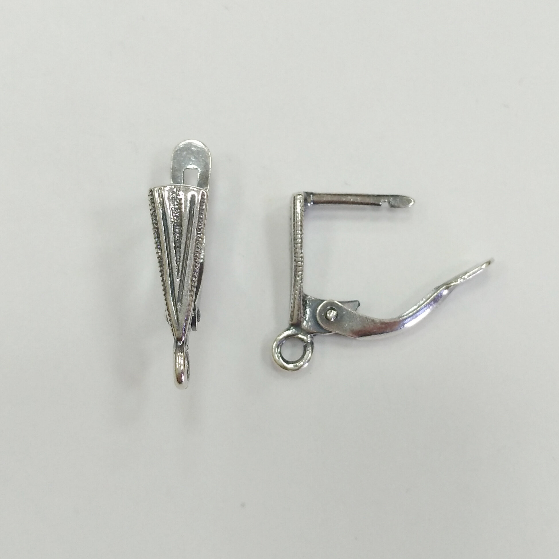 Швензы закрытые, 15х4.5мм, с английским замком, базовый материал - латунь, Треугольник с геометрическим узором, посеребренные с чернением, пара