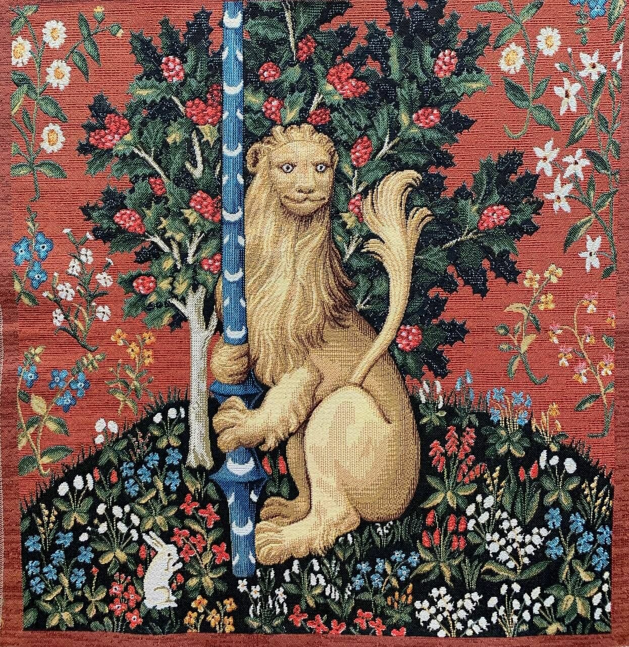 Гобелен, средневековый гобелен без рамы 45х45 см / "Волшебный лес. Лев 2" красный