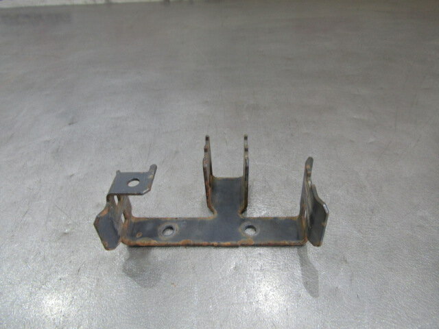 Кронштейн топливных трубок Renault Kerax