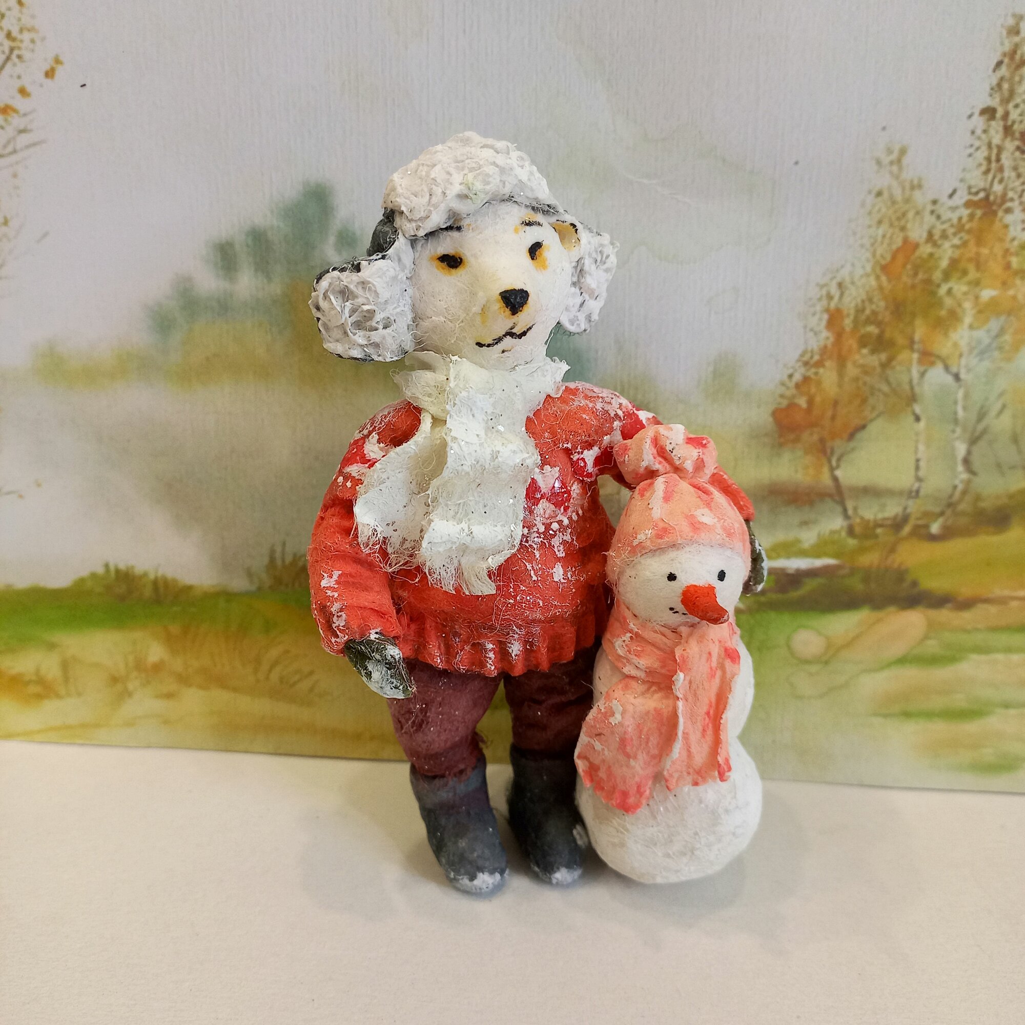 Ватная игрушка "Медведь со снеговиком". Высота 13 см.