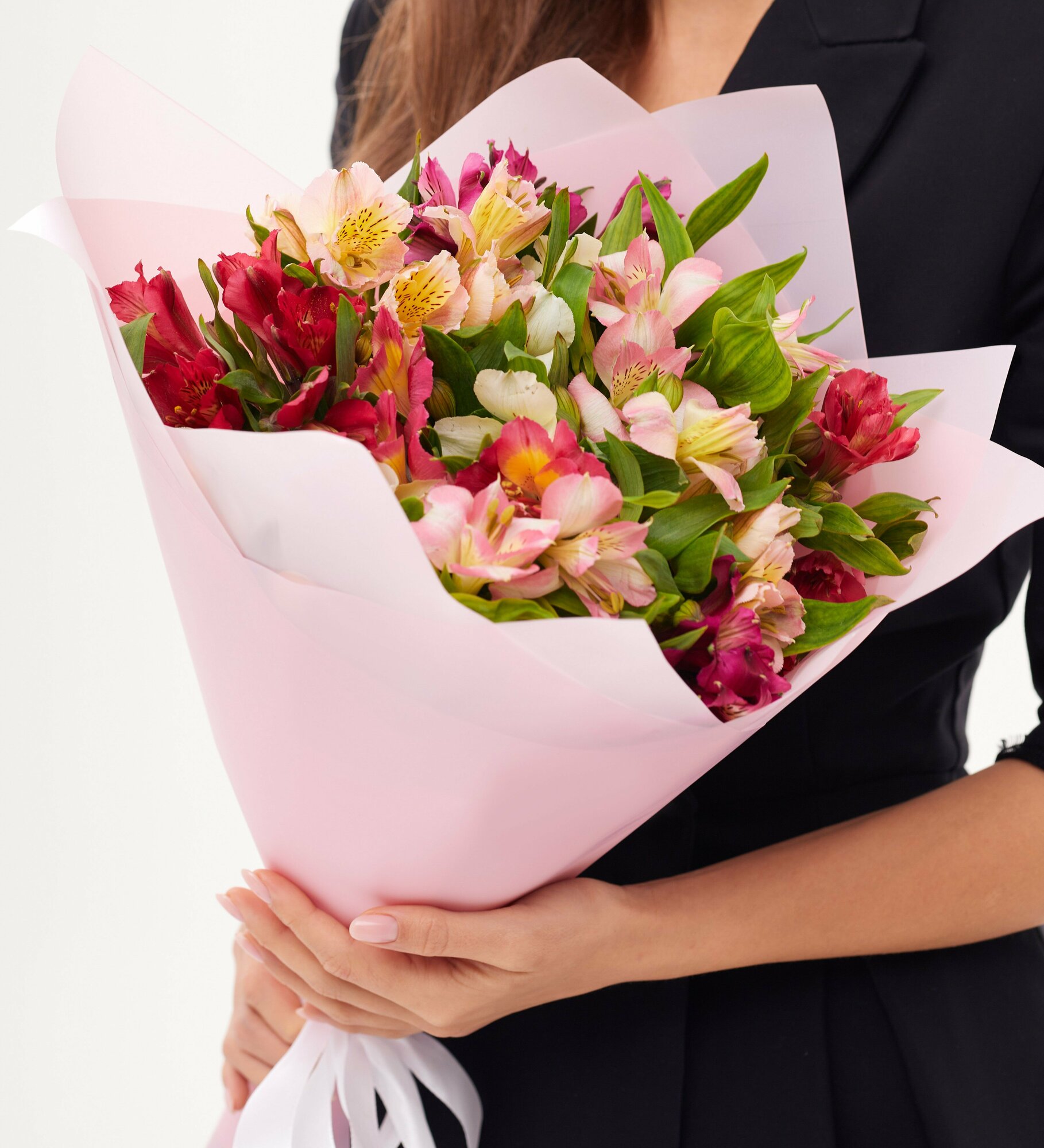 Букет цветов из 11 ярких живых альстромерий