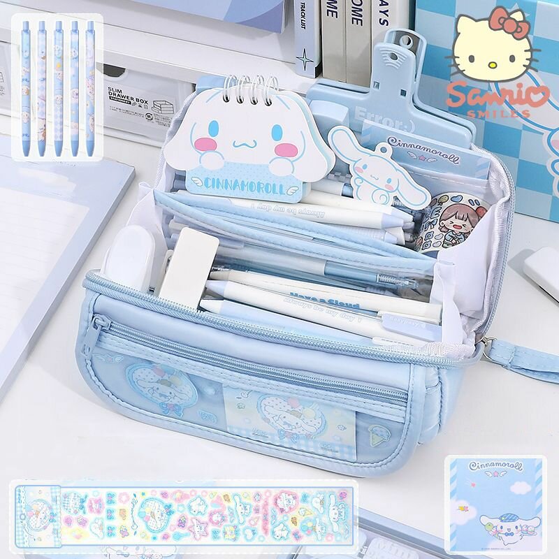 Санрио Циннаморолл Уникальный холстяной пенал Cinnamoroll от SanrioВ набор входят наклейки, 5 ручек и небольшой блокнотик.