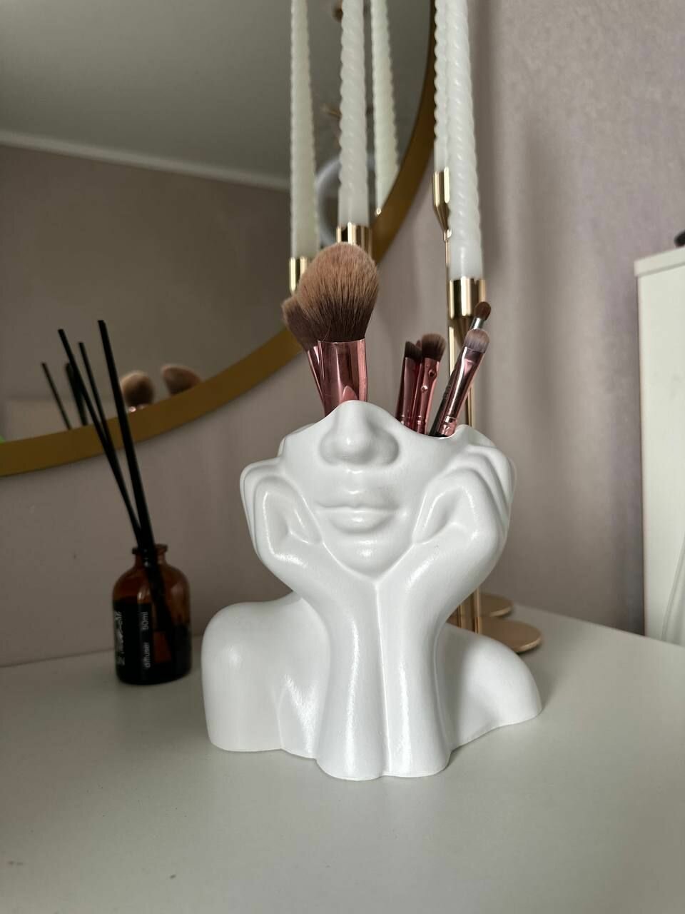 Декоративное кашпо для сухоцветов лицо девушки и руки Мечтательность, гипс ваза