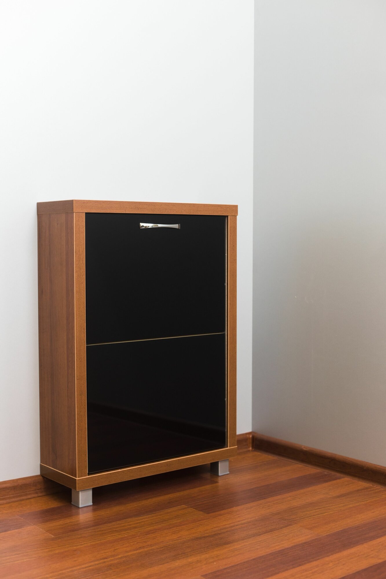 Шкаф обувной Люкс, Орех 2 секции, фасад стекло чёрное