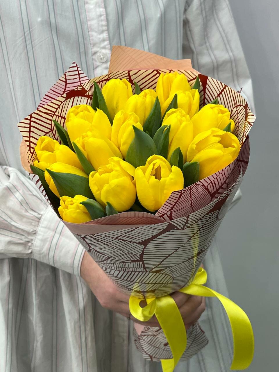 Букет из тюльпанов «Весенний презент» - 51 шт