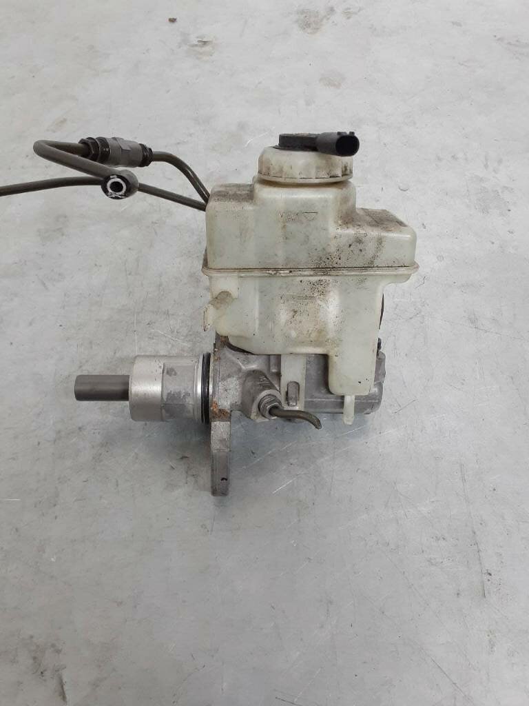 Главный тормозной цилиндр BMW 7 E65/E66 2002