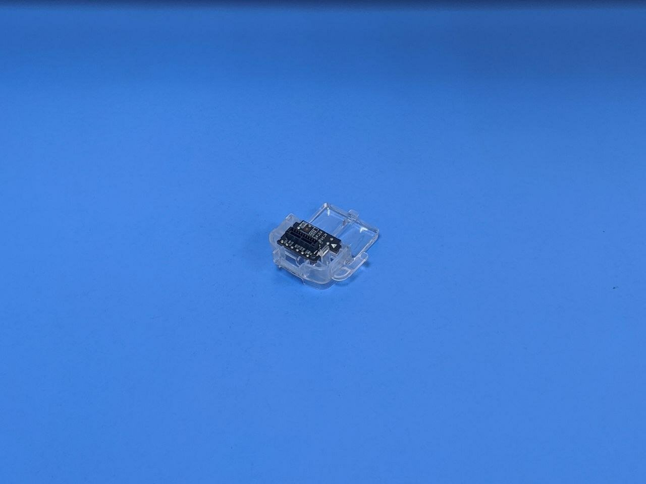 ИК-приемник с кнопкой "вкл/выкл" (RSAG7.820.8927/ROH) для телевизора Hisense 55U8GQ