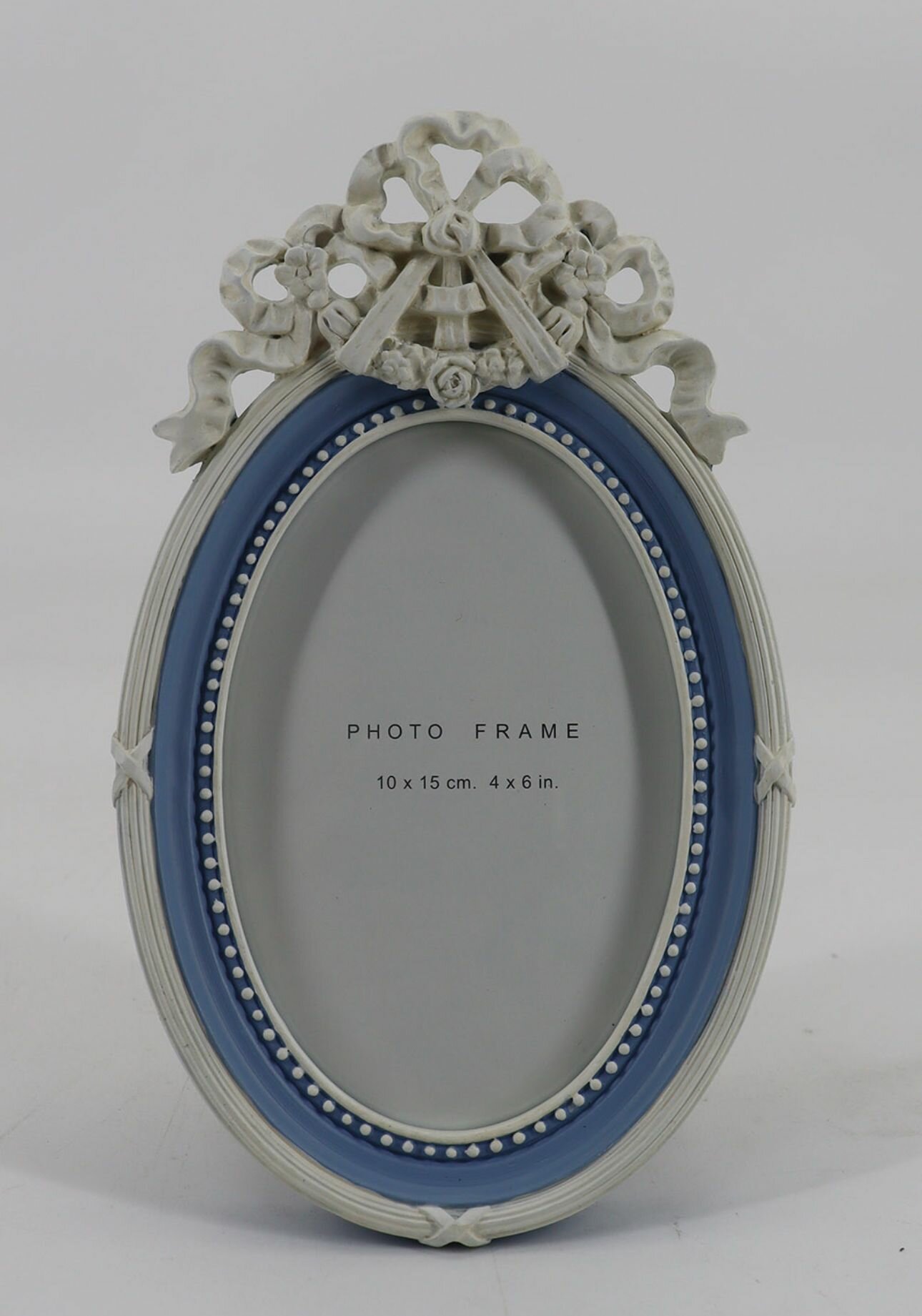 Рамка для фотографии 13х18 см классчиской овальной формы классической формы голубого фирменного цвета Блю Джаспер с белоснежным рельефным орнаментом