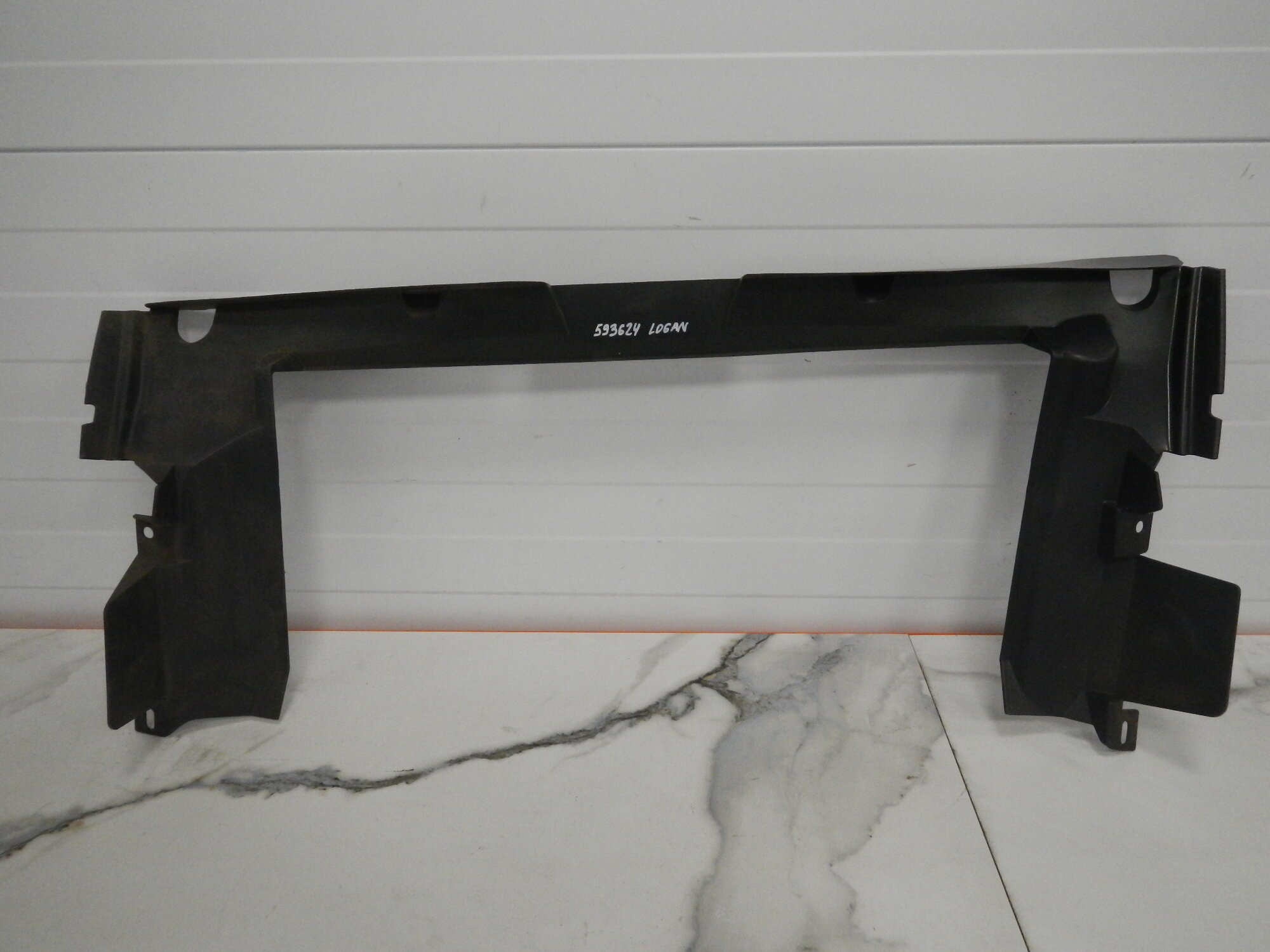 Б/У Воздуховод, Renault (Рено)-LOGAN (05-) RENAULT LOGAN (05-) радиатора Новый. 593624 RENAULT арт. 8200694499