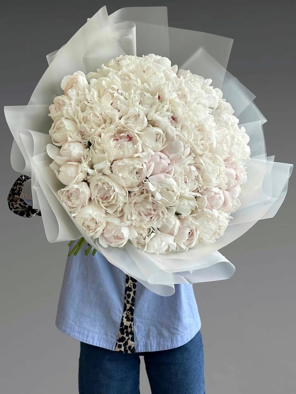 Монобукет «Белые пионы», 51 цветок, 40 см х 40 см, цвет: белый