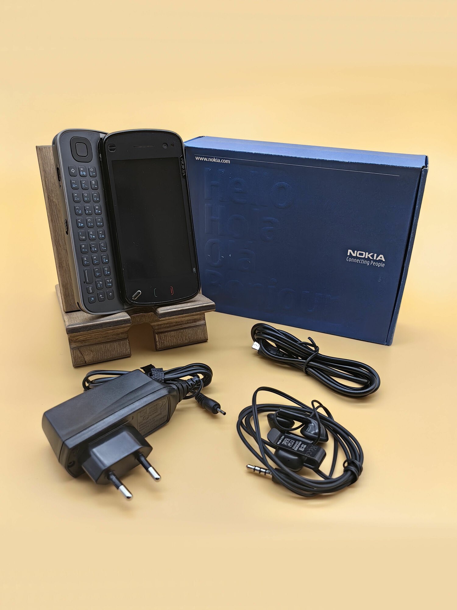 Мобильный кнопочный телефон слайдер Nokia N97, Черный