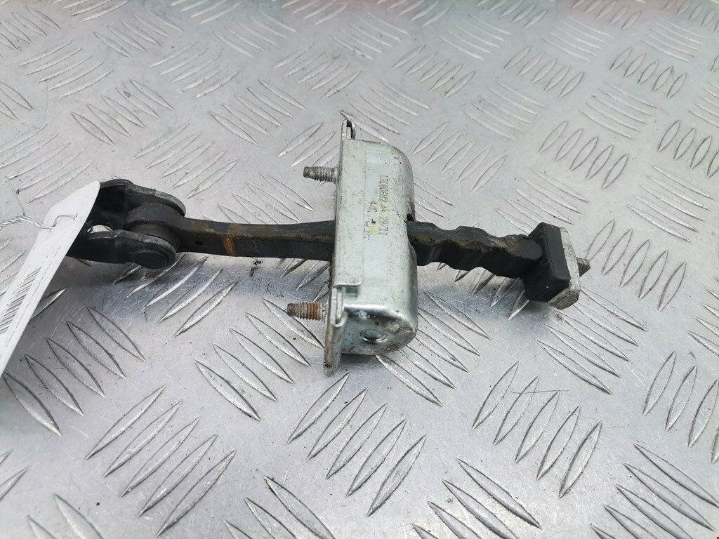 Ограничитель открывания двери передней Opel Corsa D 13242975 арт. 1917931