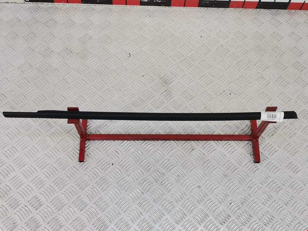 Накладка декоративная (молдинг) стекла двери передней правой BMW 1-Series (E81/E82/E87/E88) 51334399656 арт. 1819769