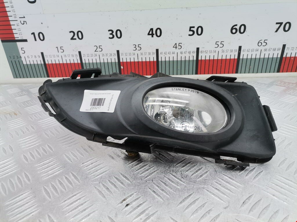Фара противотуманная правая Mazda 3 BK BR5V51680C арт. 2053217