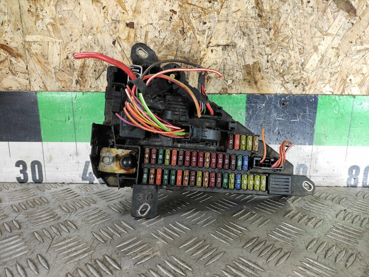 Блок предохранителей салонный BMW 6 2004-2009 61149138830