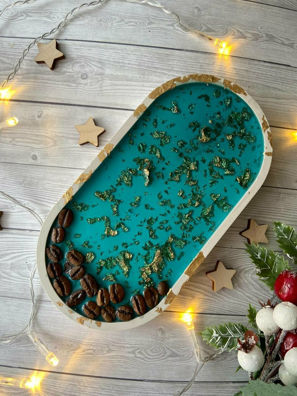 Декоративная подставка, эпоксидная смола, белая, с золотом