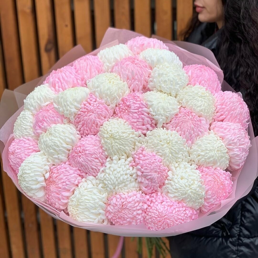Букет из розовых и белых хризантем 35 шт, красивый букет цветов, шикарный, премиум цветы, премиум букет