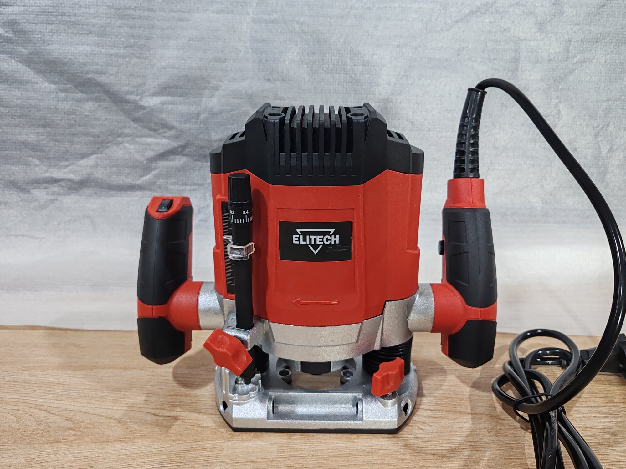 Фрезер ELITECH Ф 140Э (E2212.002.00)