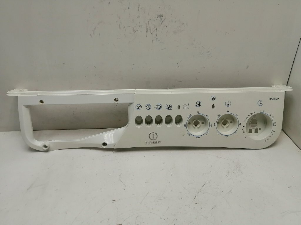 WS105TX кт100 Лицевая панель для стиральной машины Indesit 250001979 б/у