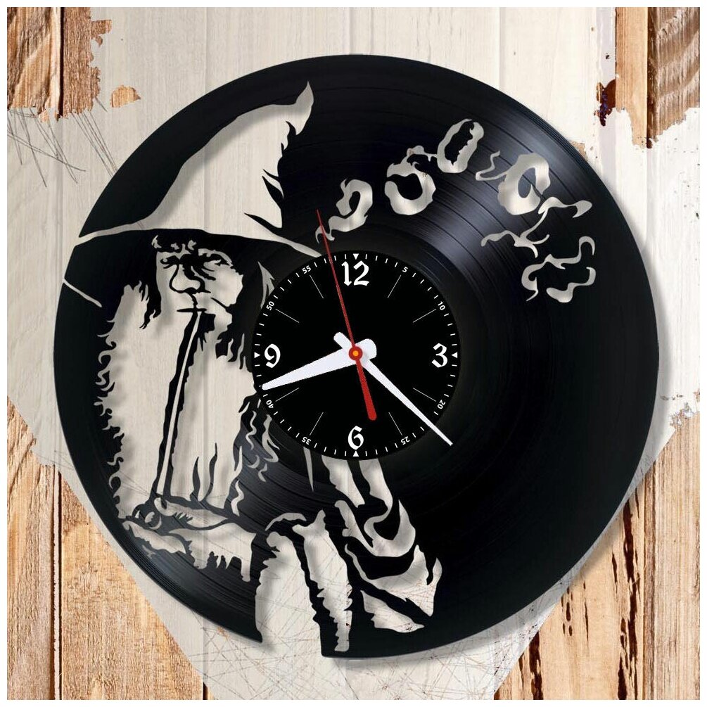 Властелин колец — часы из виниловой пластинки (c) VinylLab