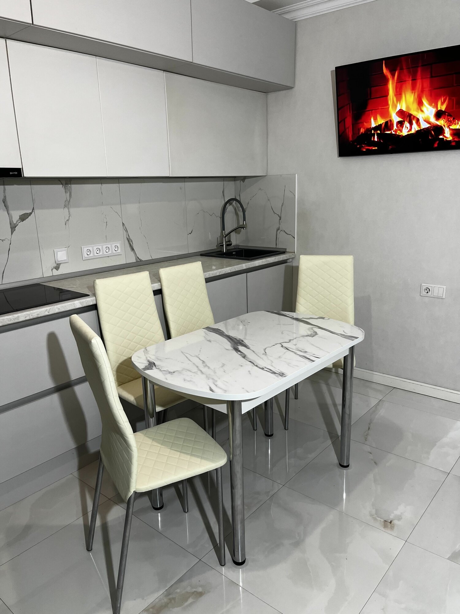 Кухонный стол и стулья комплект Обеденная группа