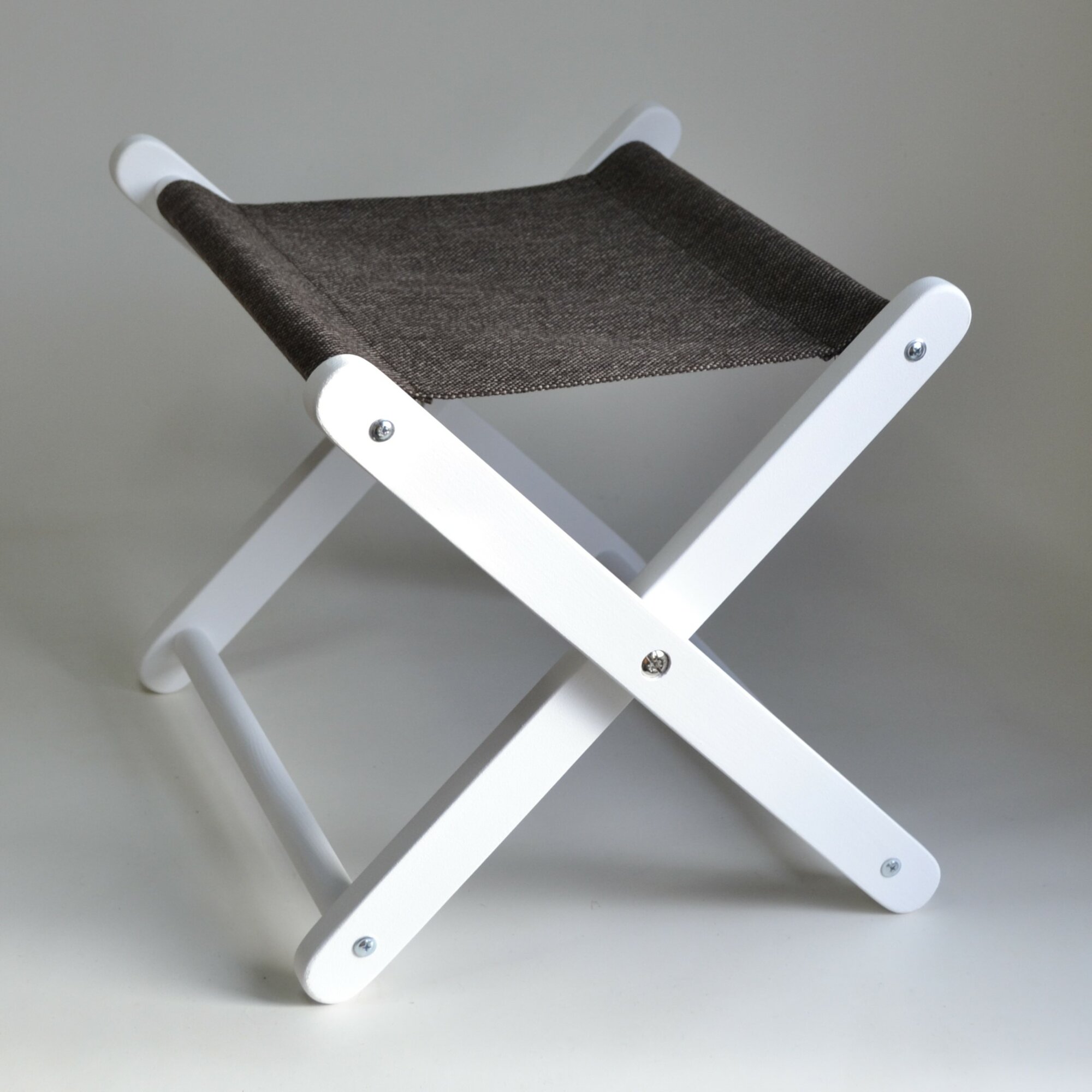 Подставка для сумок из бежево-коричневой рогожки с белой деревянной основой