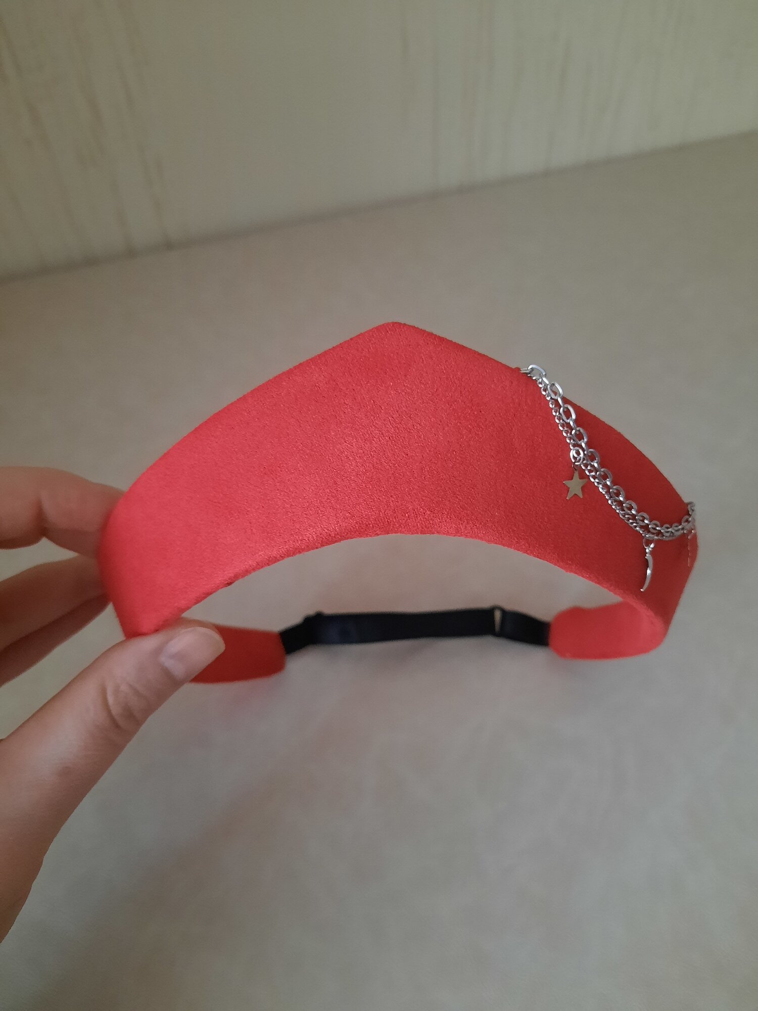 Ободок кокошник красный с декором цепей, подвесок звезды месяц