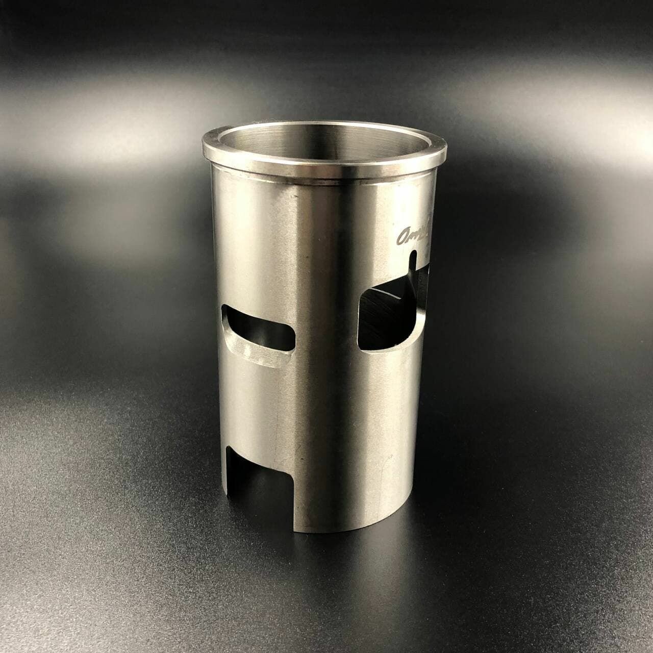 Гильза цилиндра Suzuki DT40 Old (Omax) ОЕМ 11212-94301; 1121294301 Диаметр внешний 83 мм, внутренний 76 мм