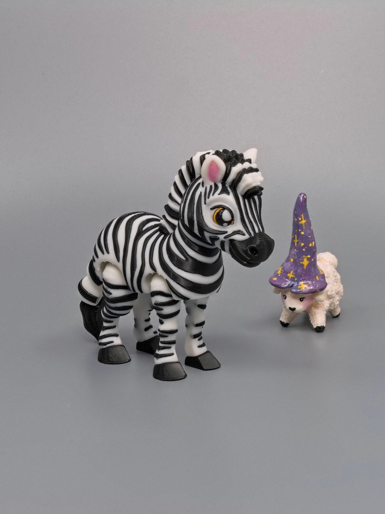 Милая зебра с ручной покраской