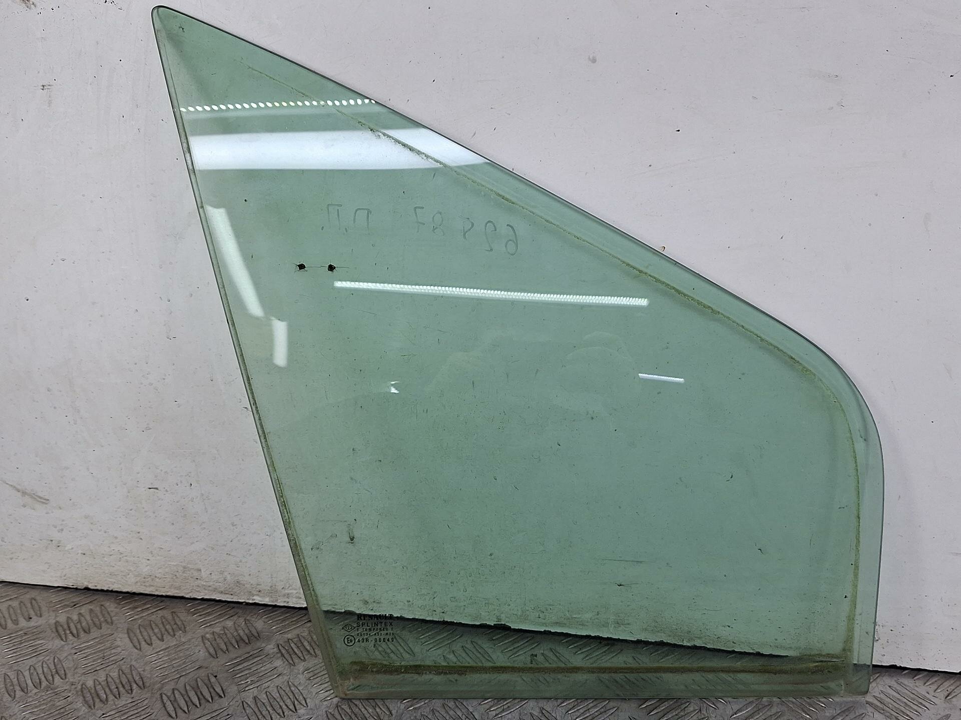 Форточка двери передней правой Renault Scenic рест. 2002