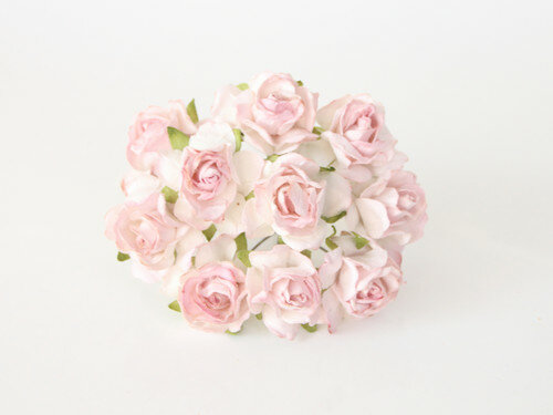 Кудрявые розочки 3 см, белые со светло-розовым, 5 шт