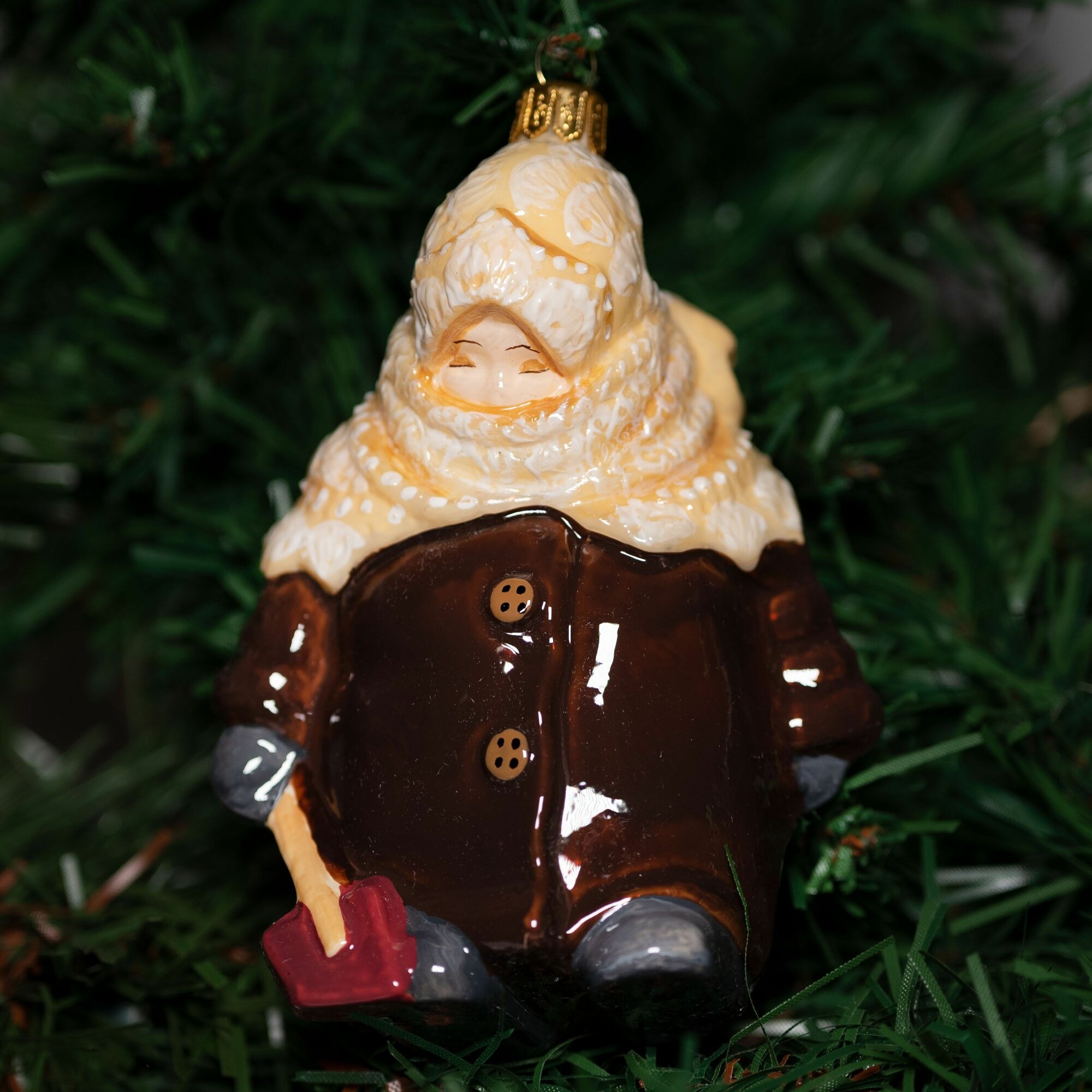 Игрушка на елку Девочка с лопаткой