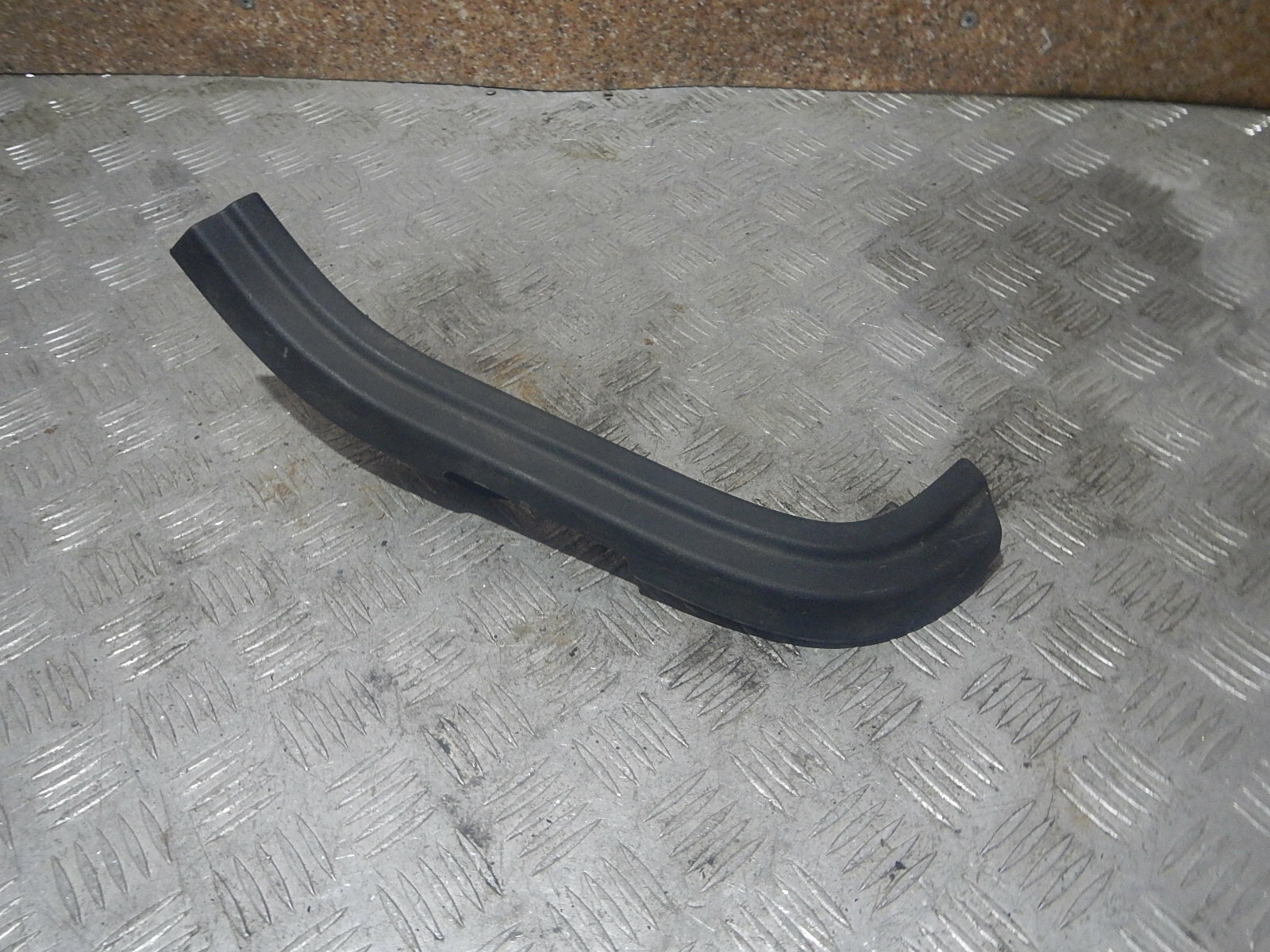 Б/У Накладка (кузов внутри), Land Rover (Ленд Ровер)-FREEER (97-06) LAND ROVER FREELANDER (97-06) На кунг левая Царапины ...