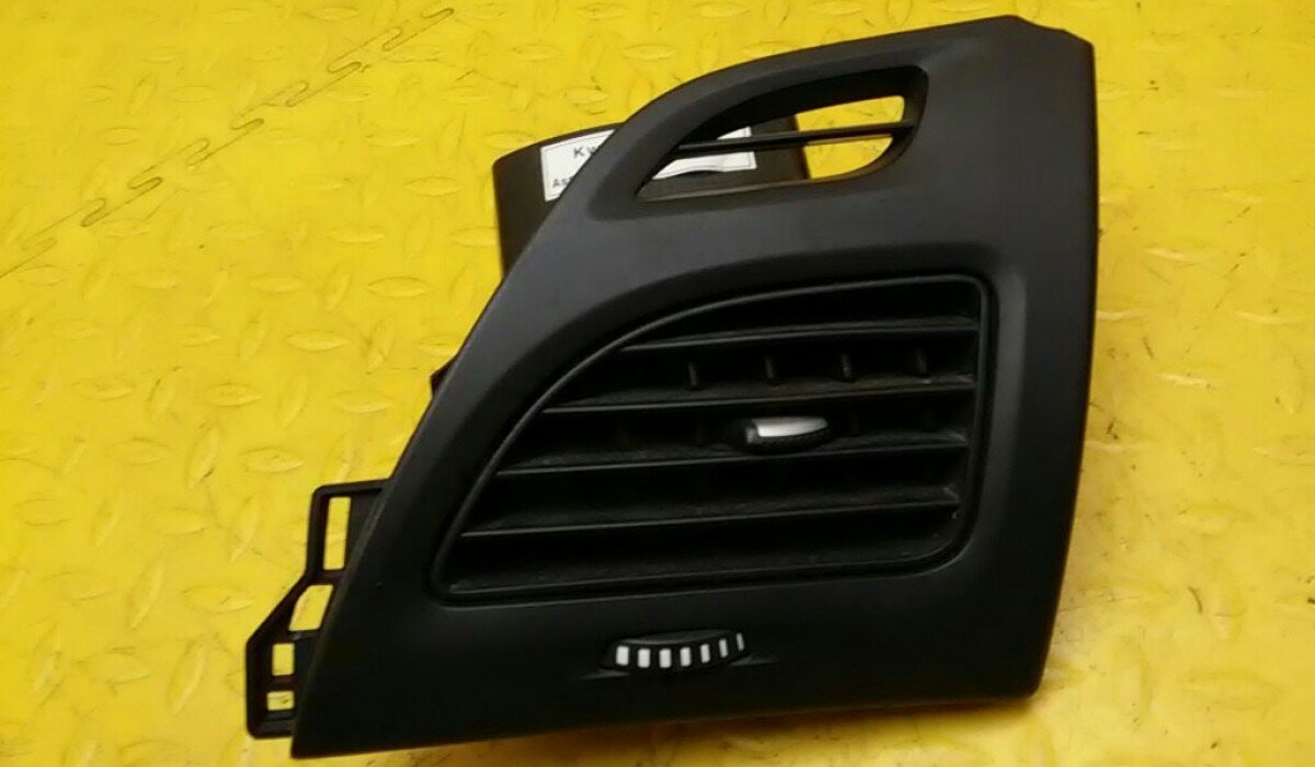 Дефлектор воздушный Fluence Renault 687610711R