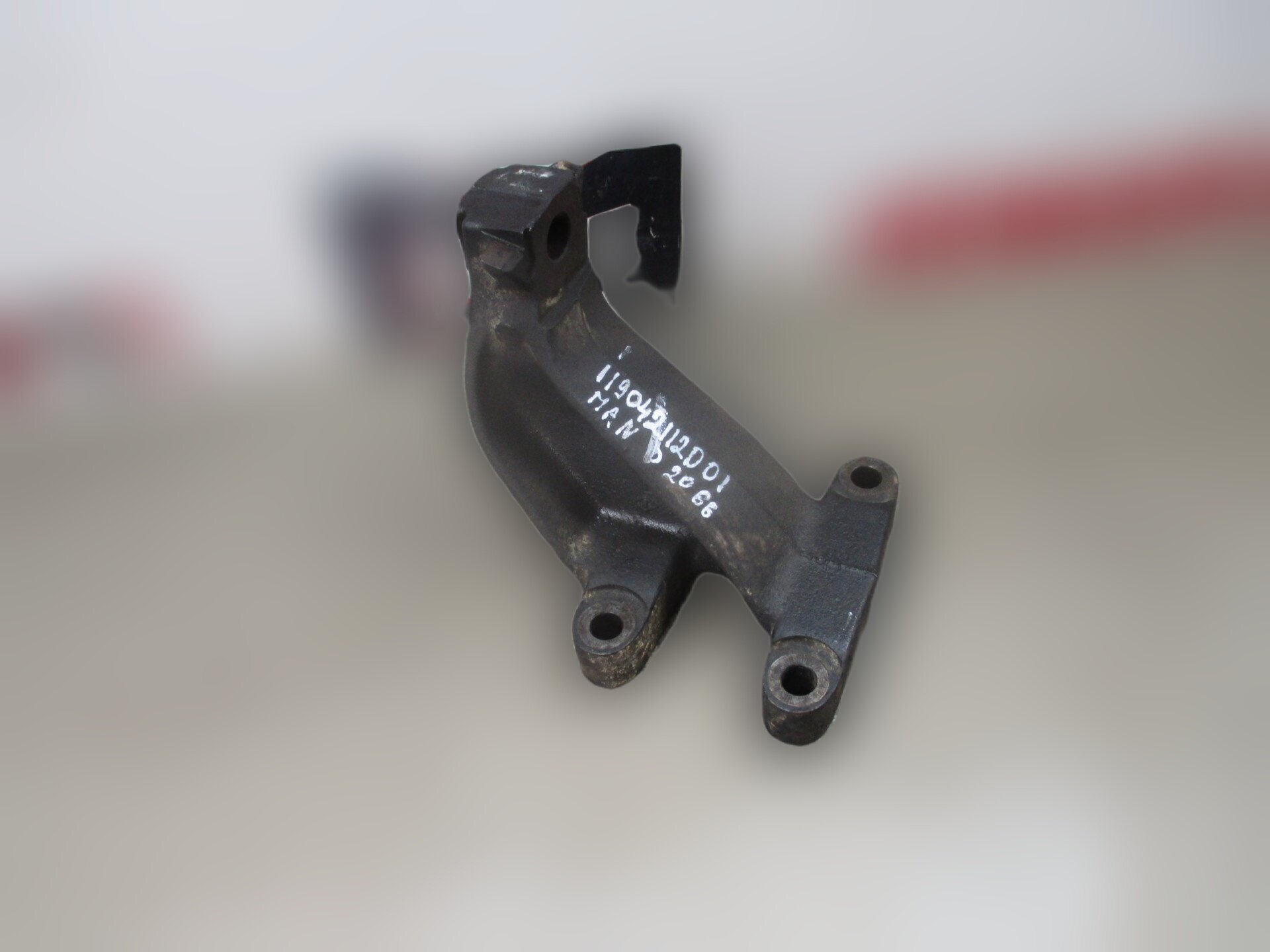 Кронштейн двигателя D2066 передний правый MAN TGA, TGS, TGX