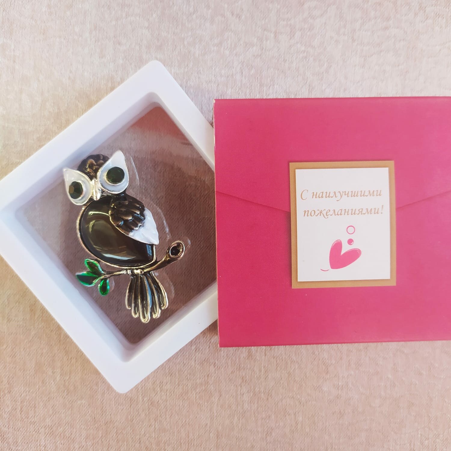 Брошь, стразы, эмаль