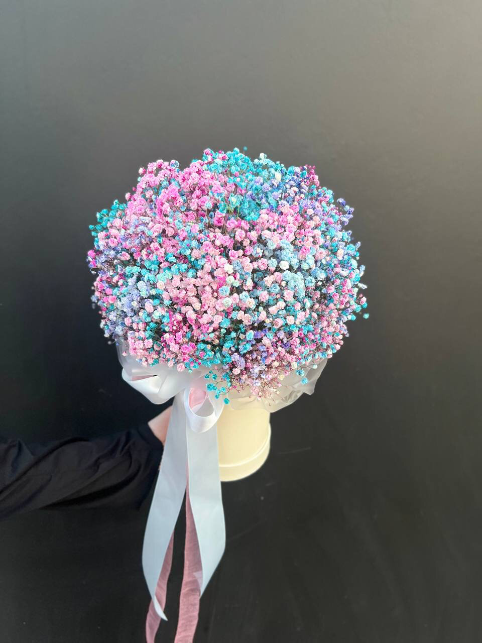 Коробка с разноцветной воздушной гипсофилой от Story-Flowers — фото 1