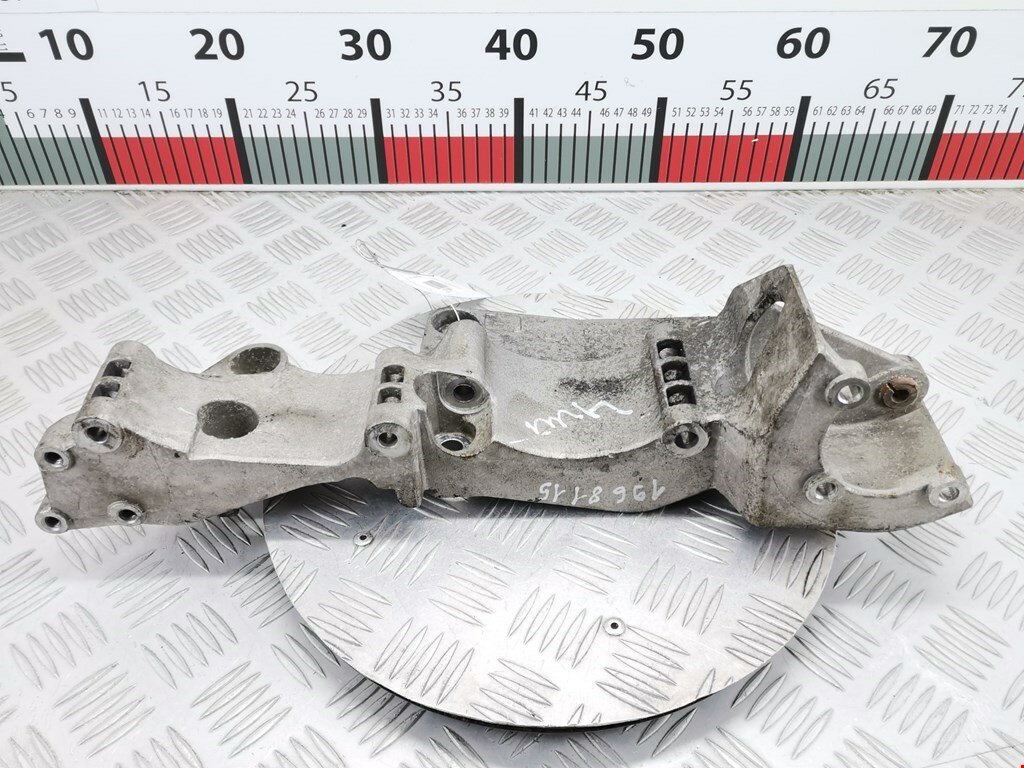 Кронштейн генератора Volkswagen Bora(Jetta) 06A903143P арт. 1973864