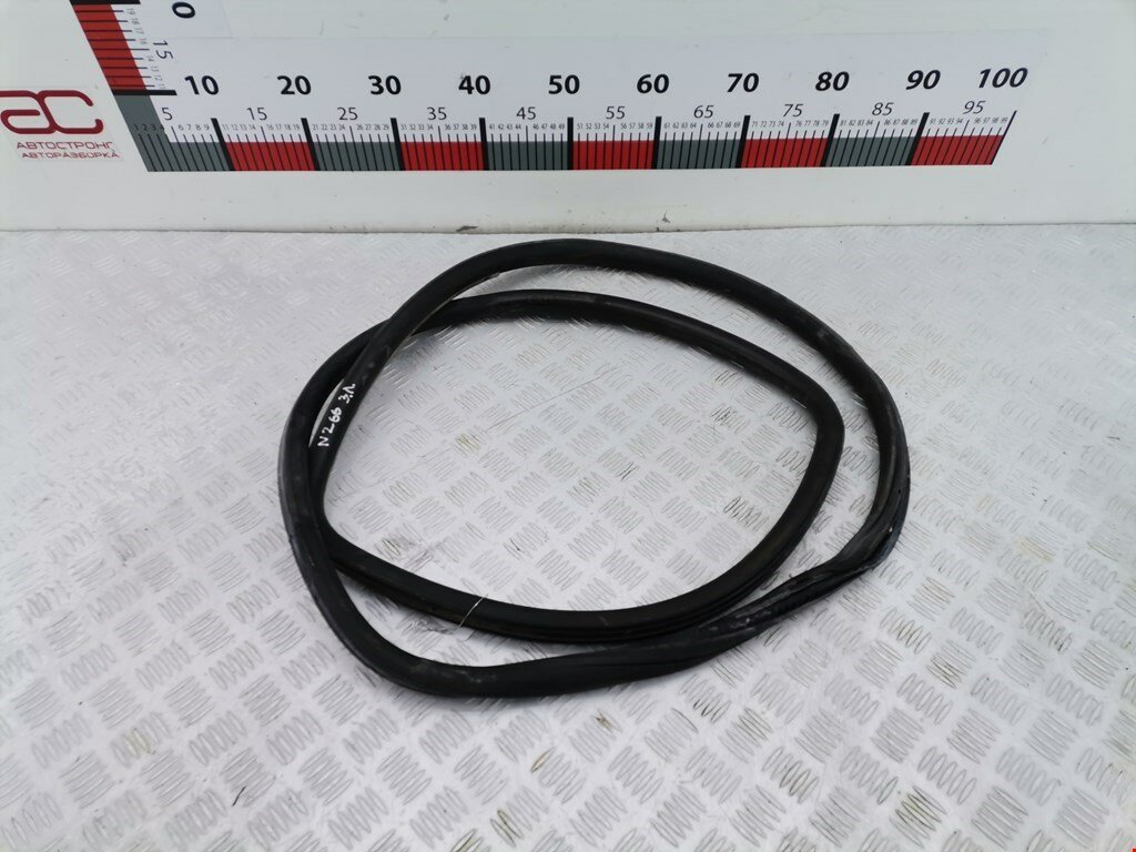 Уплотнитель двери Volkswagen Passat 5 GP 3B0867366L арт. 1992760