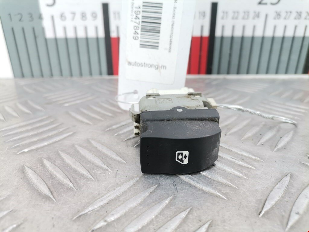 Кнопка стеклоподъемника Renault Scenic 2 8200315029 арт. 1947849