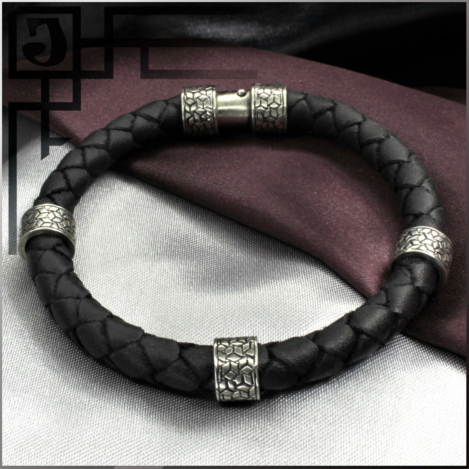 Плетеный браслет