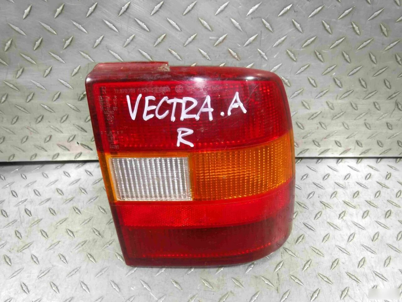Фонарь задний правый Opel Vectra A (1988—1995) 90349096
